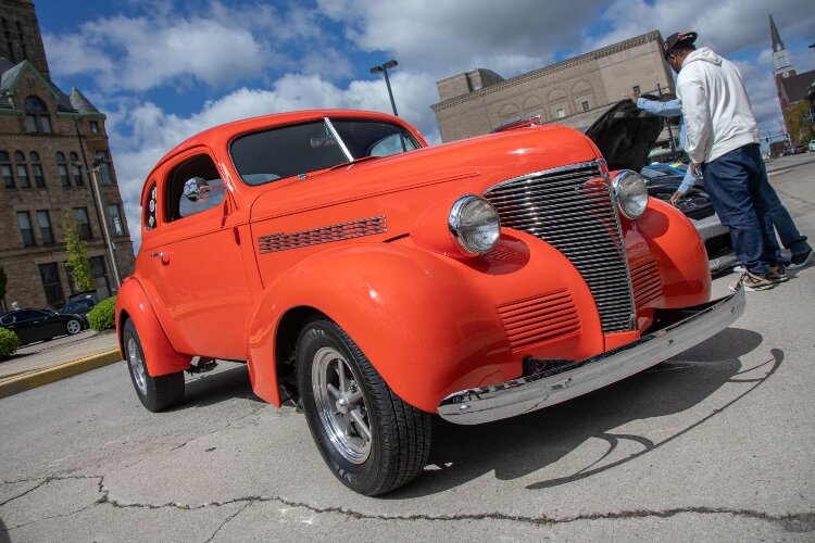 Photo Gallery: Cars and Coffee – Hub Springfield