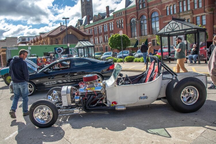 Photo Gallery: Cars and Coffee – Hub Springfield
